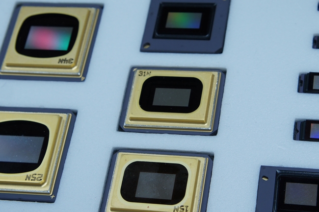 DLP, ‘UV부터 NIR까지’ 통합 광학 MEMS 솔루션