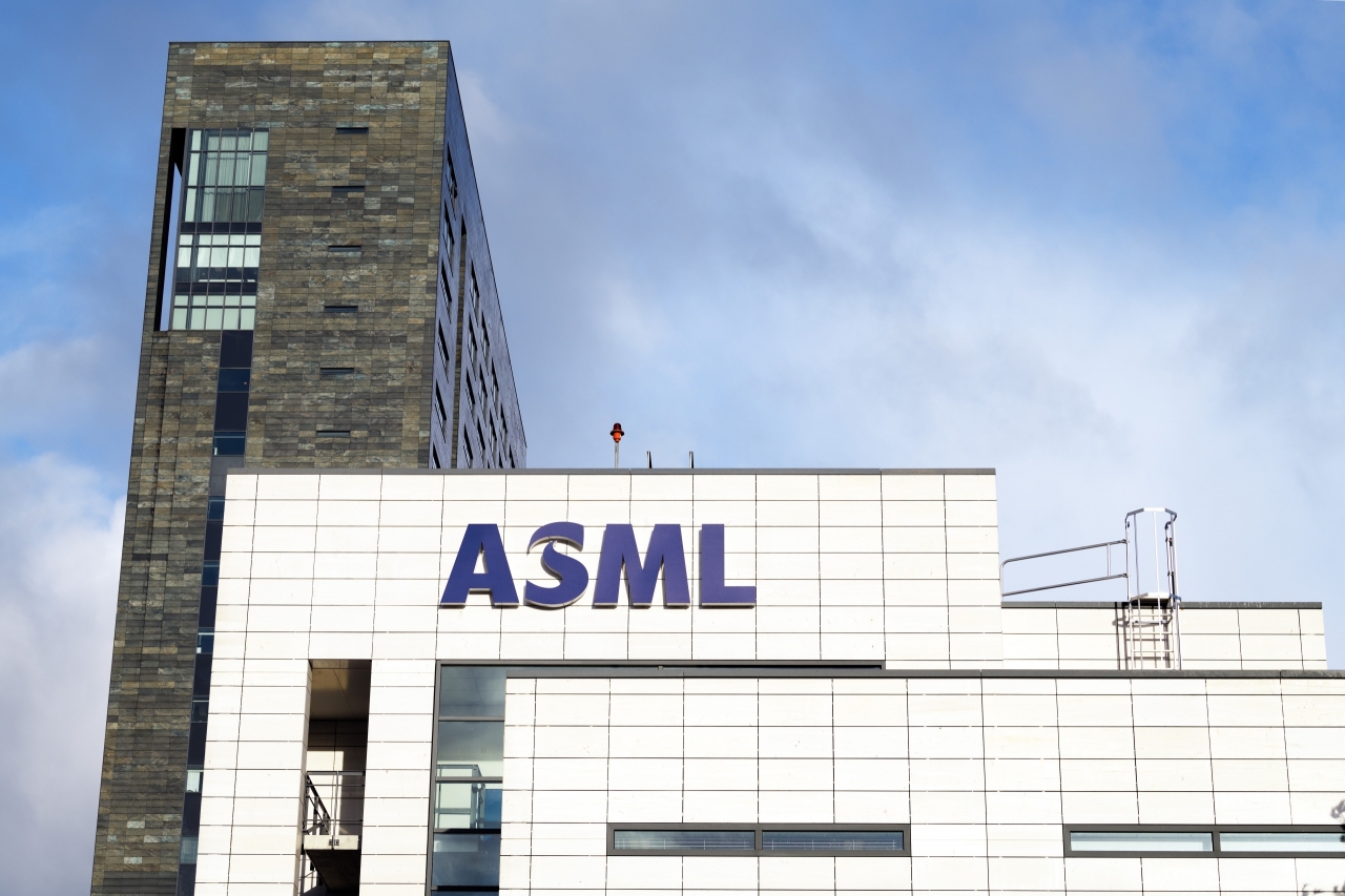 ASML, 2021년 3분기 매출액 약 52억, 순이익 17억 유로