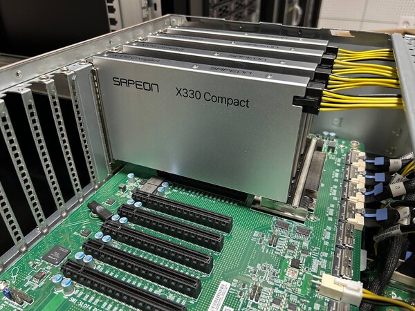 사피온 AI 반도체 ‘X330’, 슈퍼마이크로 서버 적격성 평가 완료